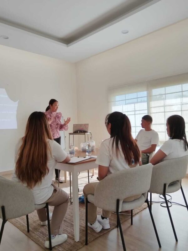 Basic and Professional Etiquette Training - Etiquette For Everyone